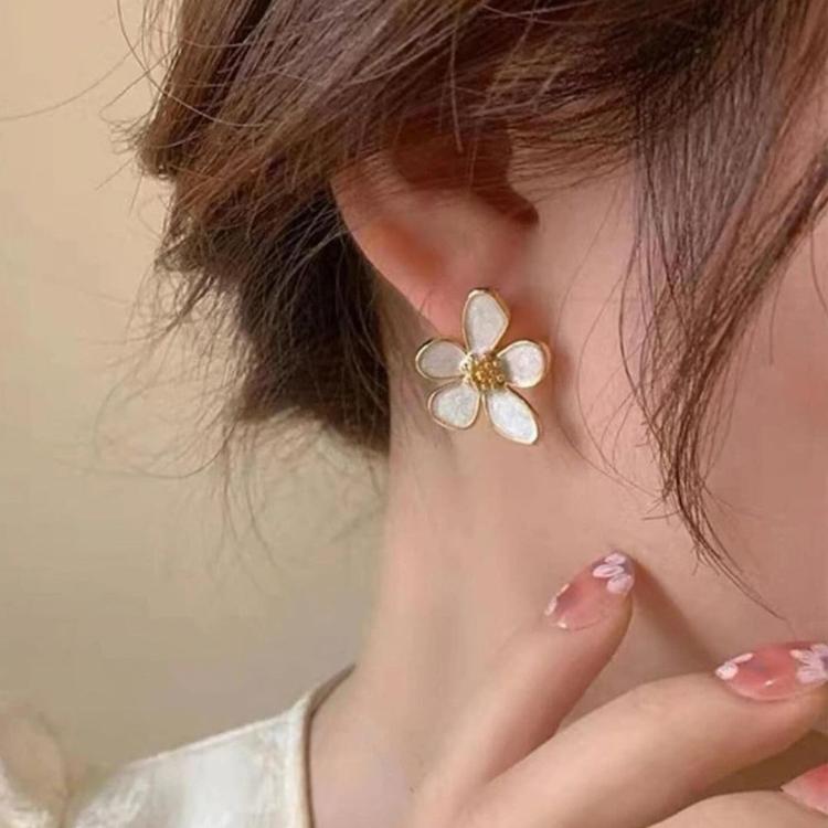 Trendy everyday earrings store